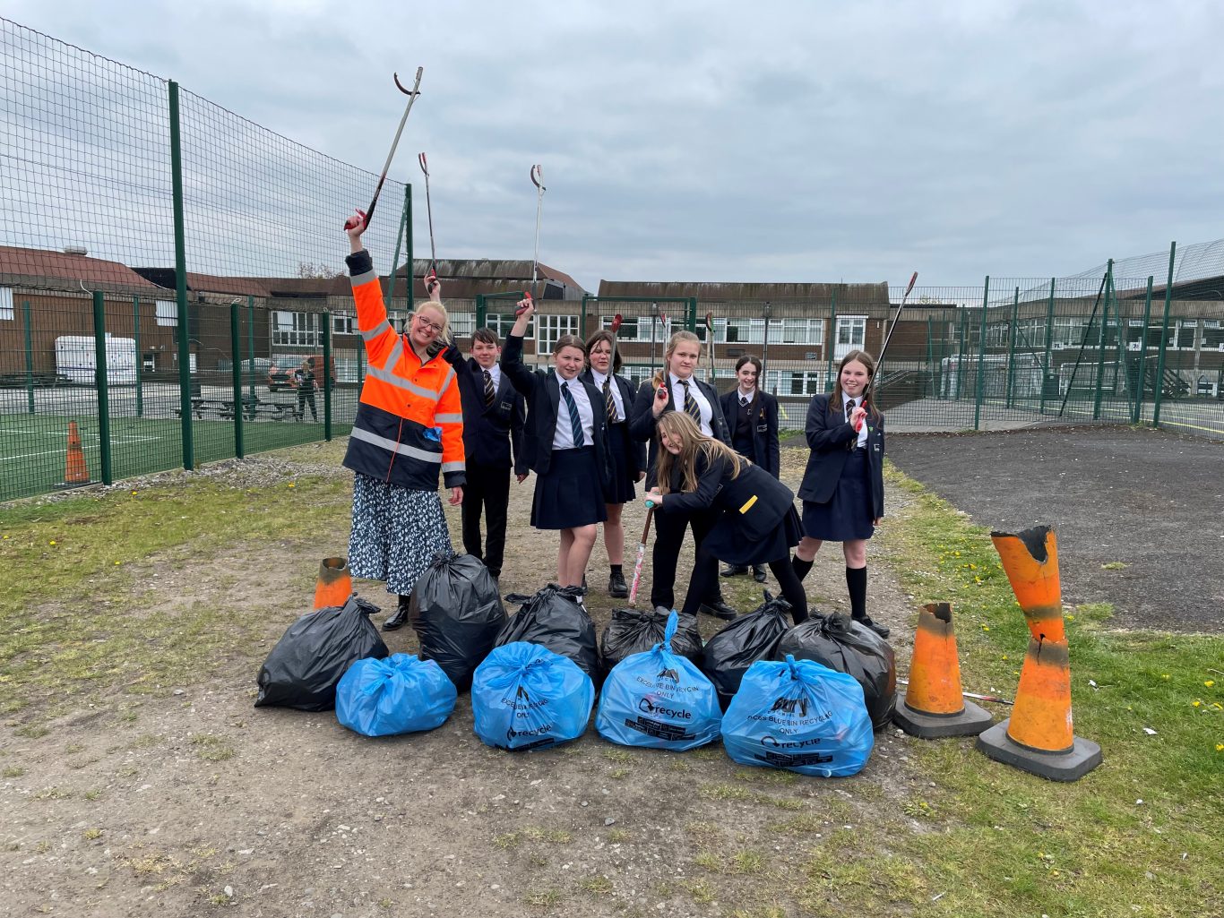 Keeping our school litter free! - Little Lever School