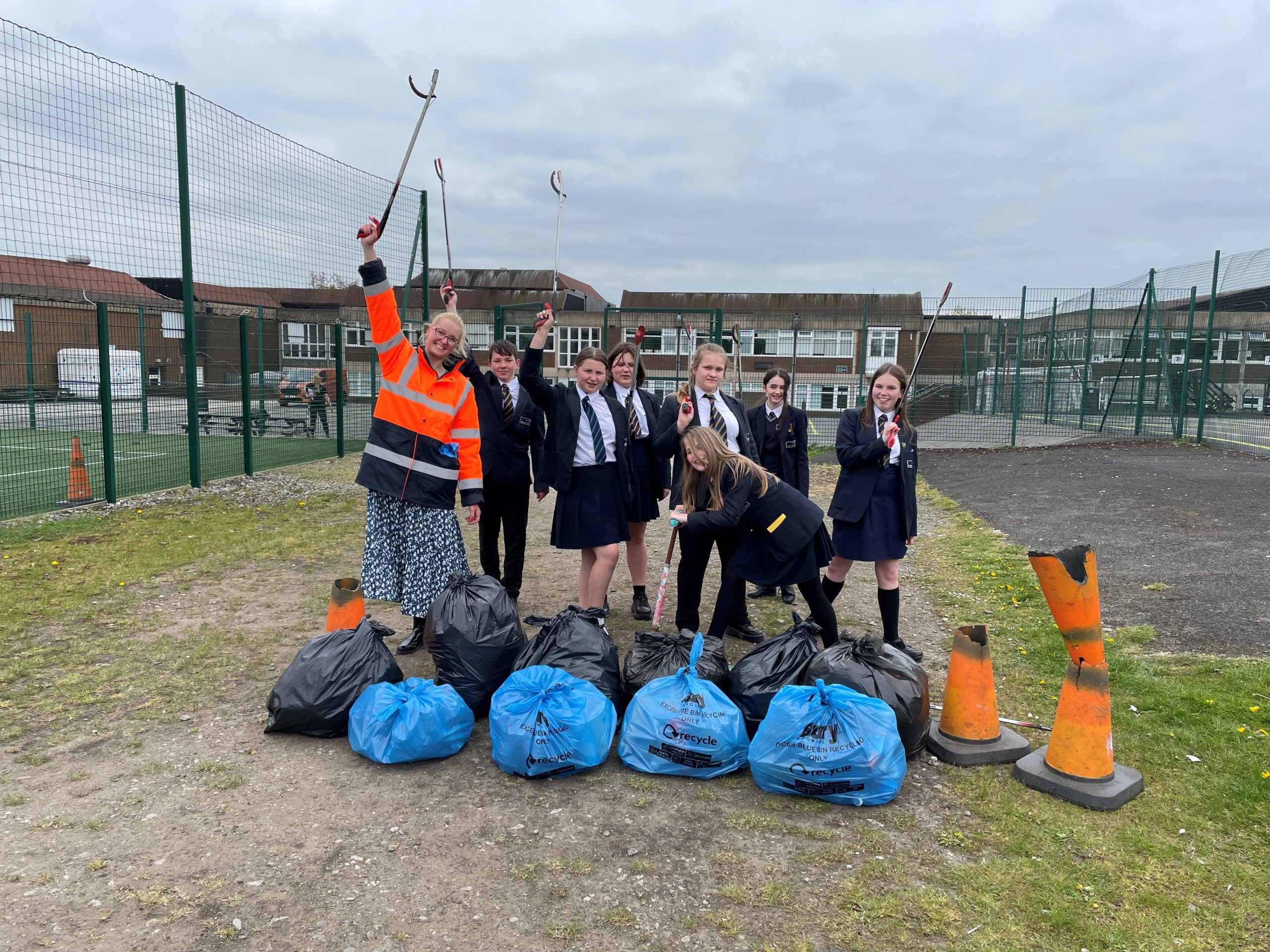 Keeping our school litter free! - Little Lever School